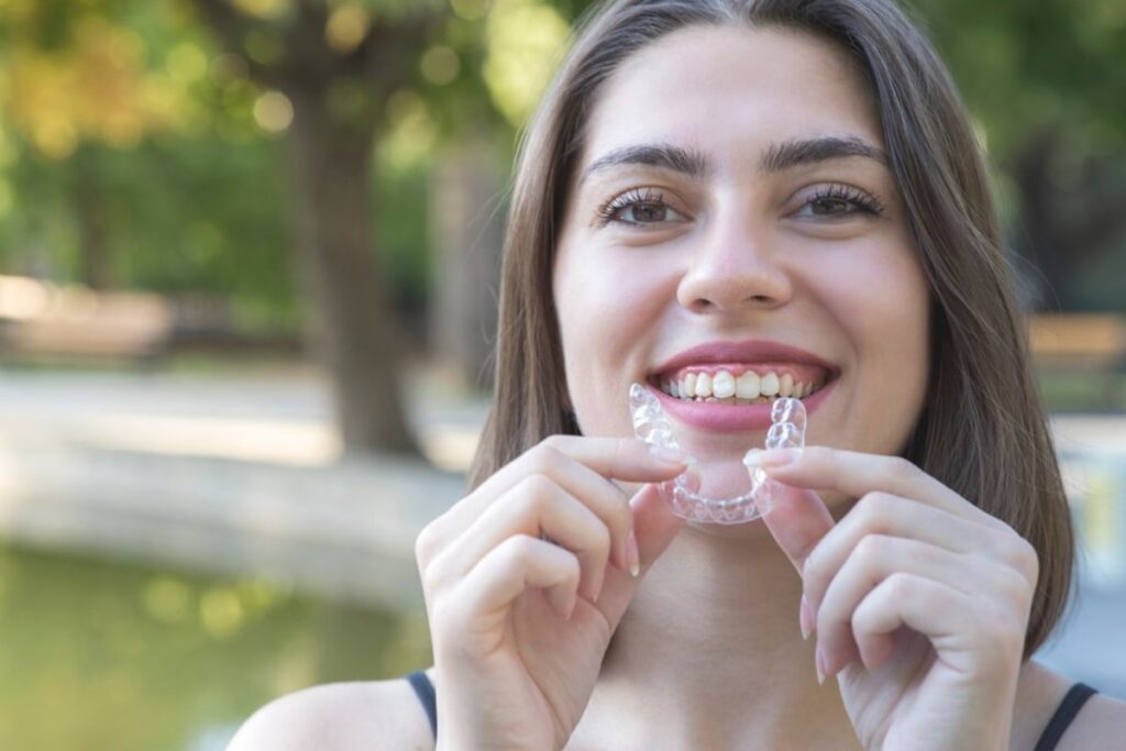 Difference between Invisalign clear aligners and traditional metal braces